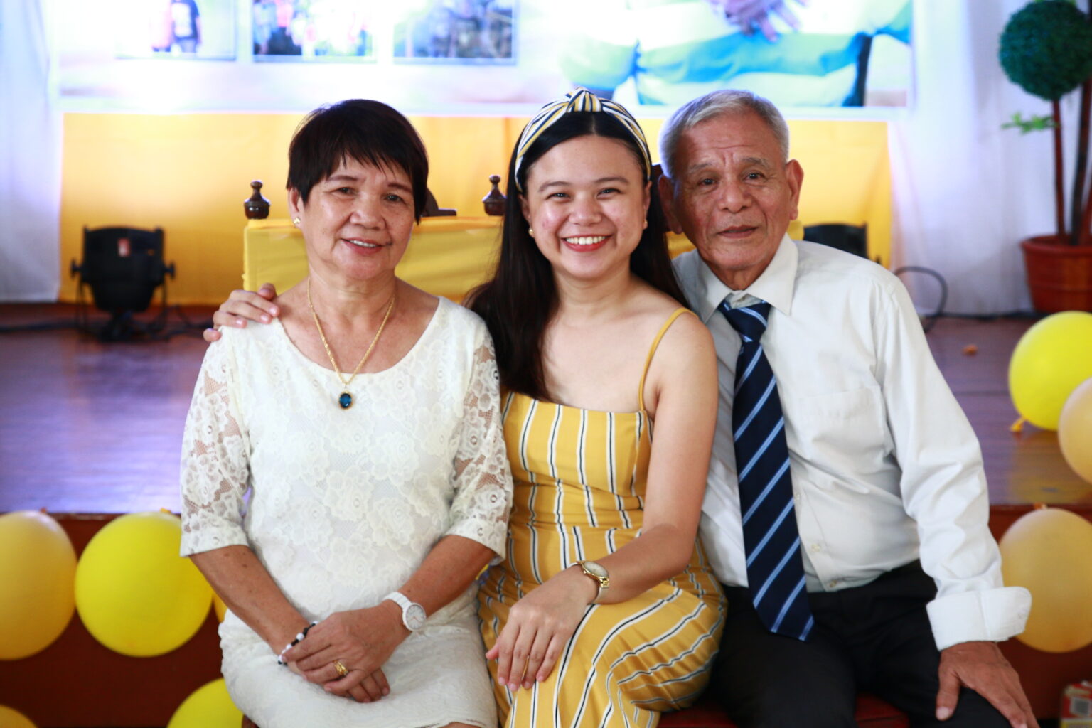 Filipina teacher bridging the gap in student learning now school ...
