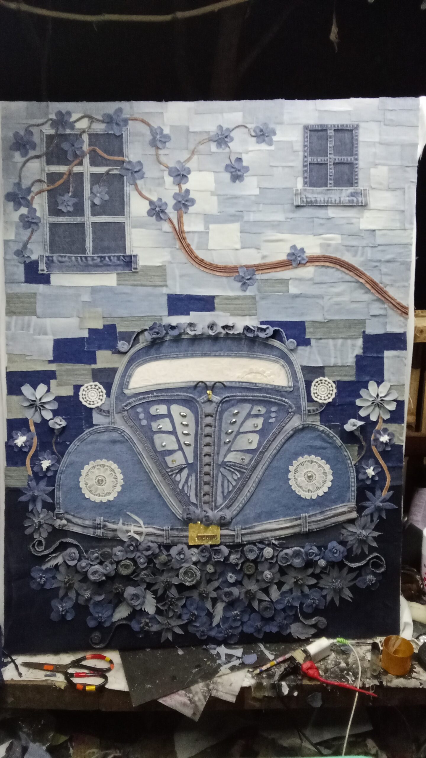 Pandemic shift: How a former OFW transformed old denim into art