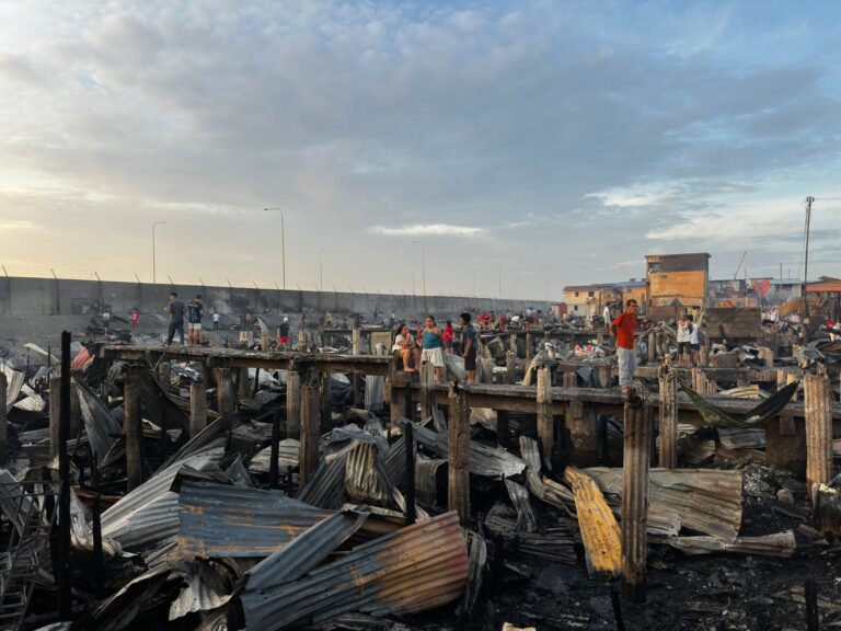 Fire in Davao City leaves 400 houses destroyed, families displaced
