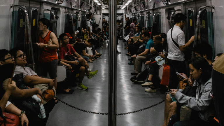 Filipino workers losing over ₱100 a day to inflation despite minimum ...
