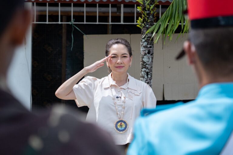 Hontiveros defends index card habit, says she's been taking notes since ...
